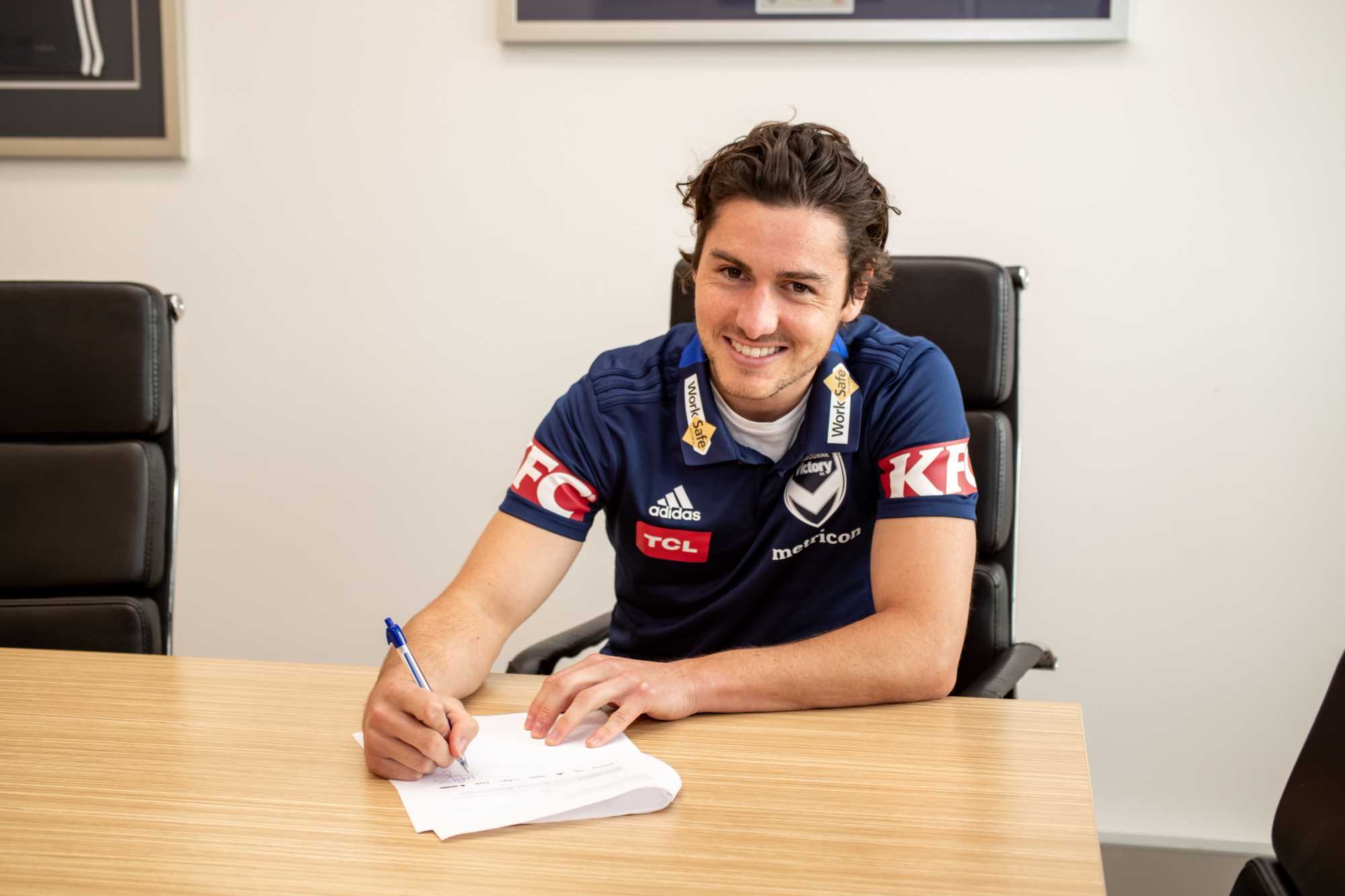 Kiwis Abroad | Rojas returns to Victory