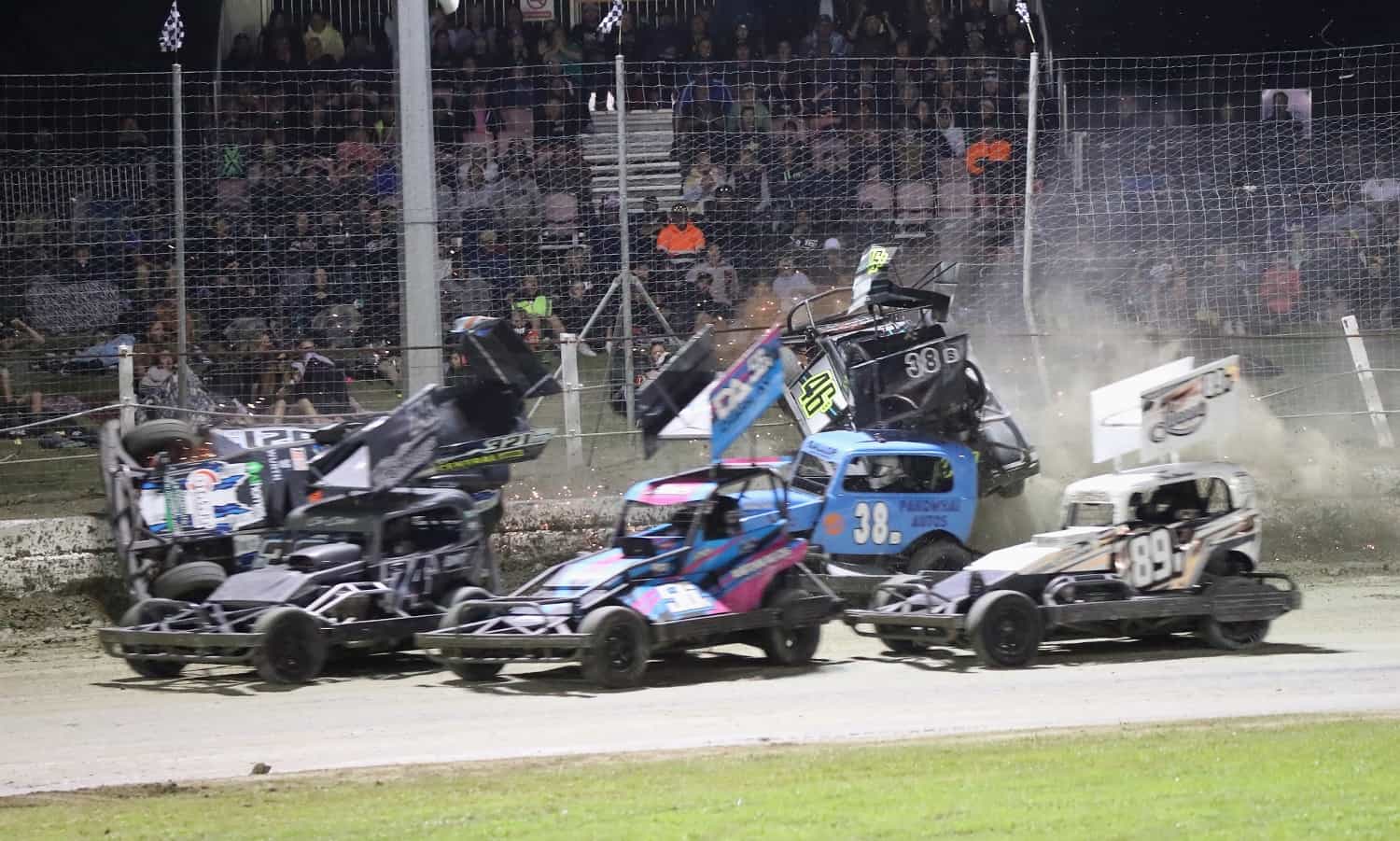Meeanee Speedway - NZ Superstocks