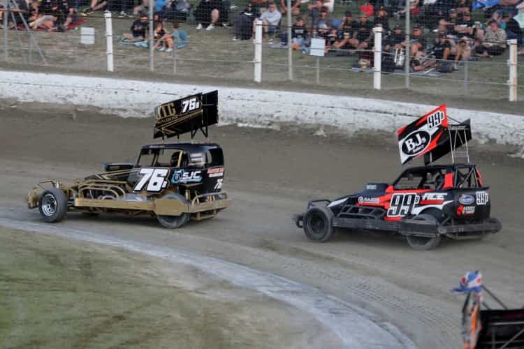 Meeanee Speedway - NZ Superstocks