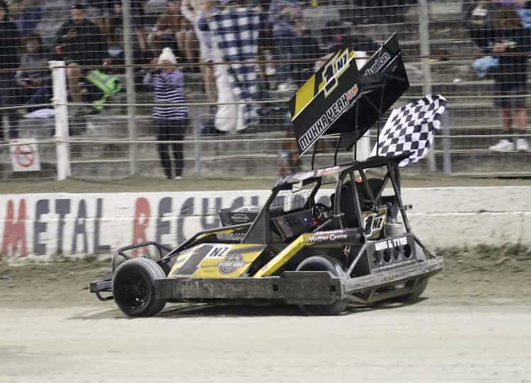 Meeanee Speedway - NZ Superstocks