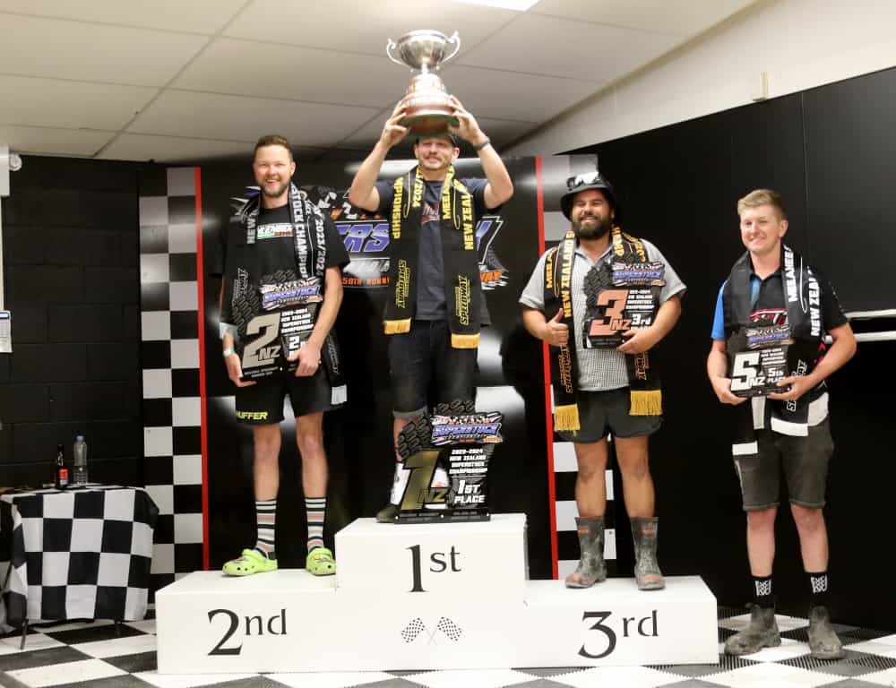 Meeanee Speedway - NZ Superstocks