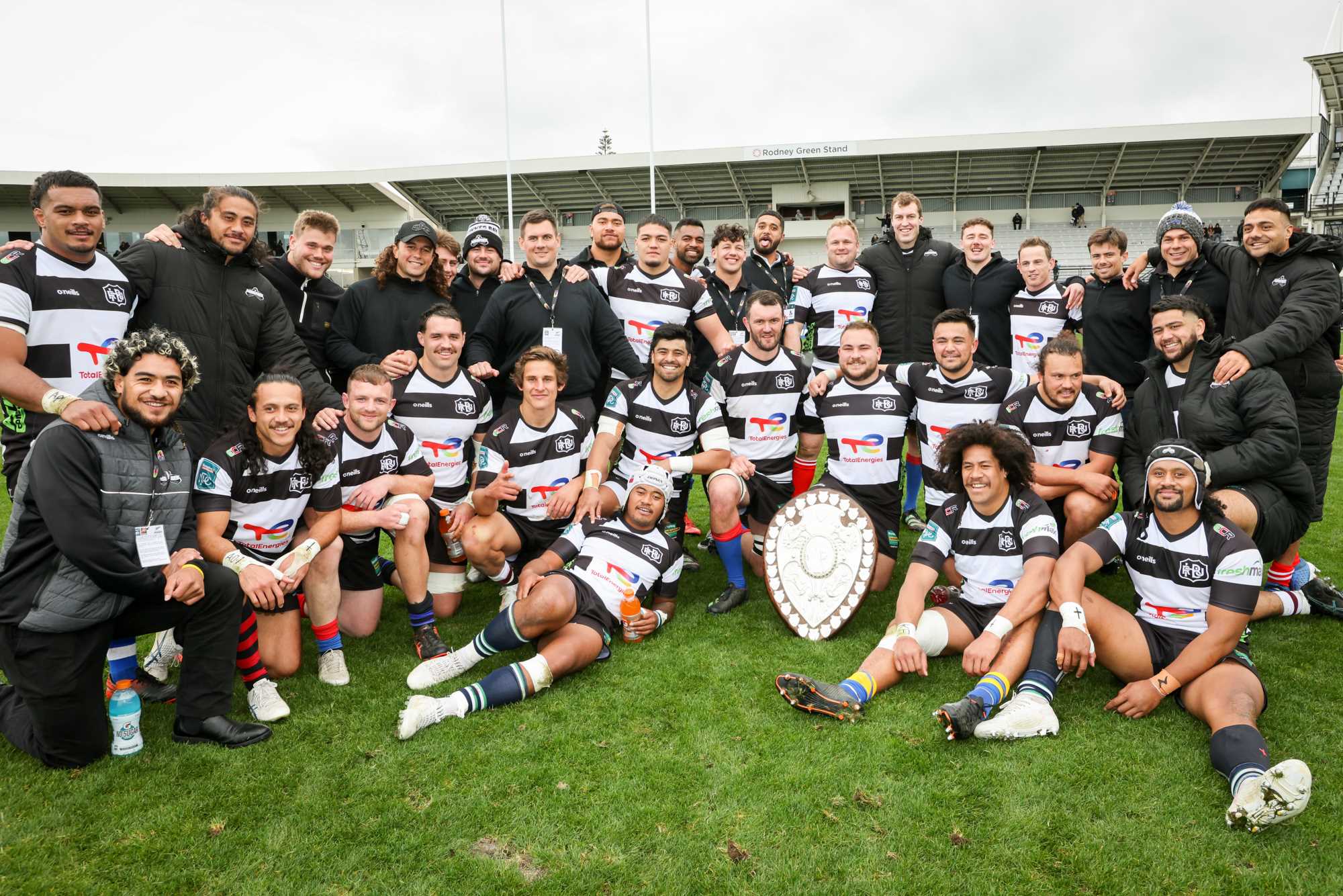 Close call for Magpies