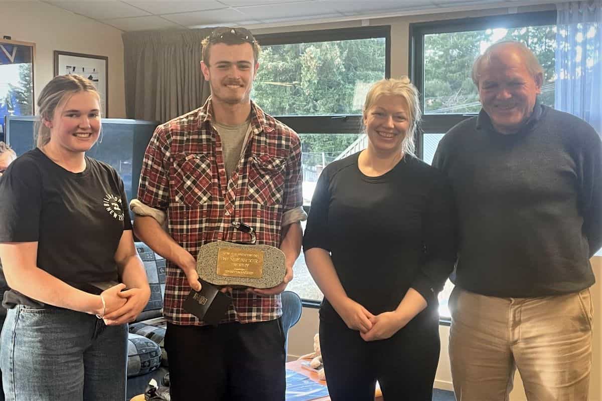 Favourites win NZ Men's and Women's